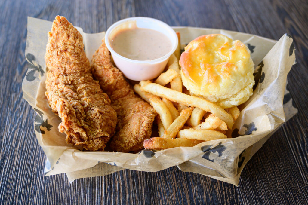 Inside Southern Chicks Cafe & Daiquiris' first Baton Rouge location ...