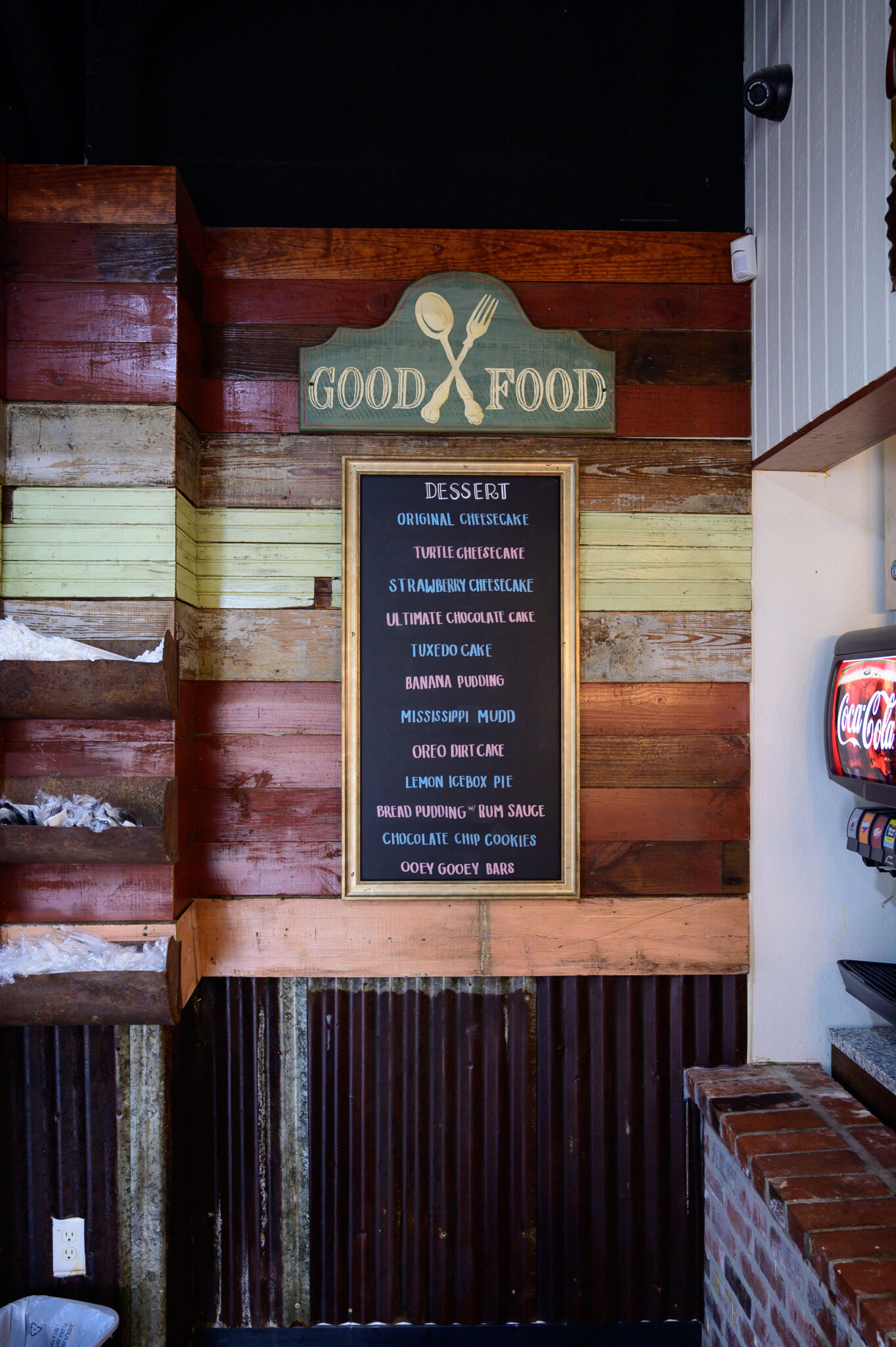 Inside Southern Chicks Cafe & Daiquiris' first Baton Rouge location ...